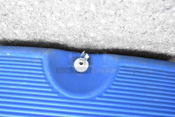 Rubbermaid White And Blue Poly Portable Ice | #0333